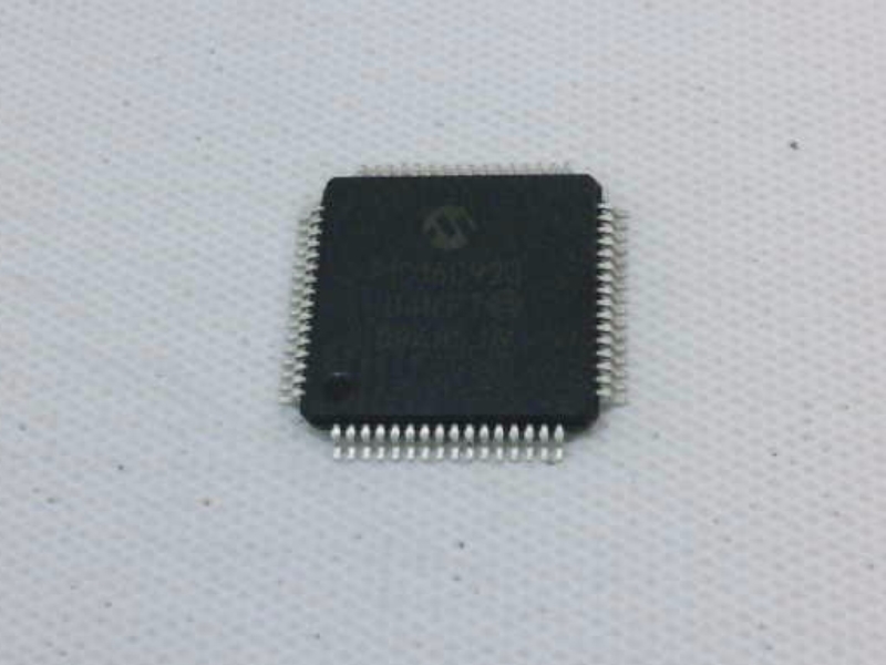 PIC16C923-04I/PT IC Chip by MICROCHIP TECHNOLOGY INC