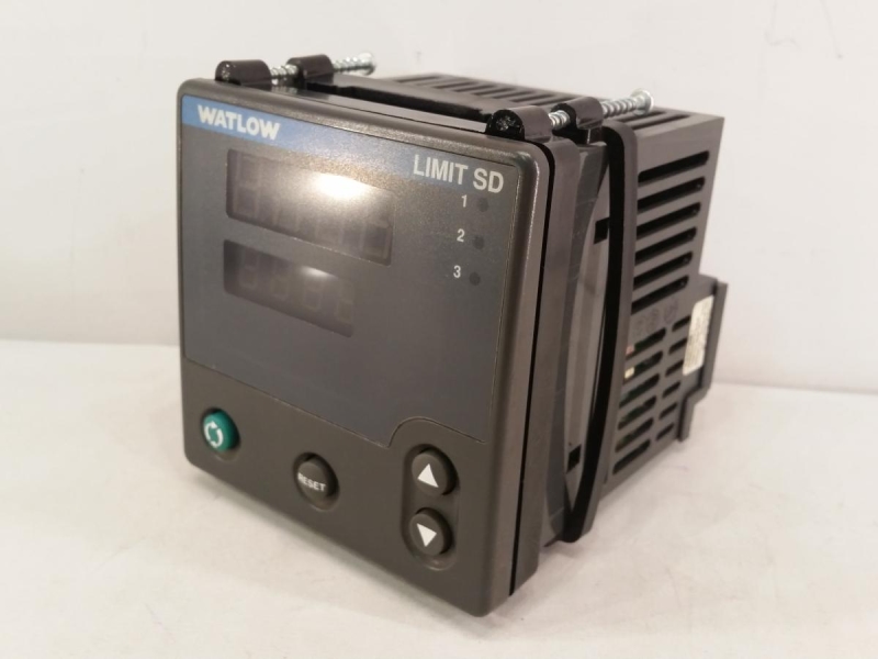 SD4L-HJAA-AARG Temperature/Process Control by WATLOW