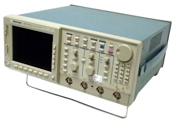 TDS754A Oscilloscope by TEKTRONIX