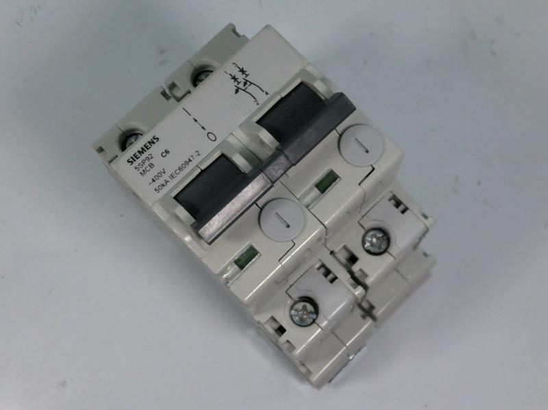5SP9206-7KC47 Din Rail Mount Circuit Breaker par SIEMENS