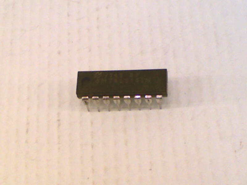 DM74LS151N IC Chip by FAIRCHILD SEMICONDUCTOR